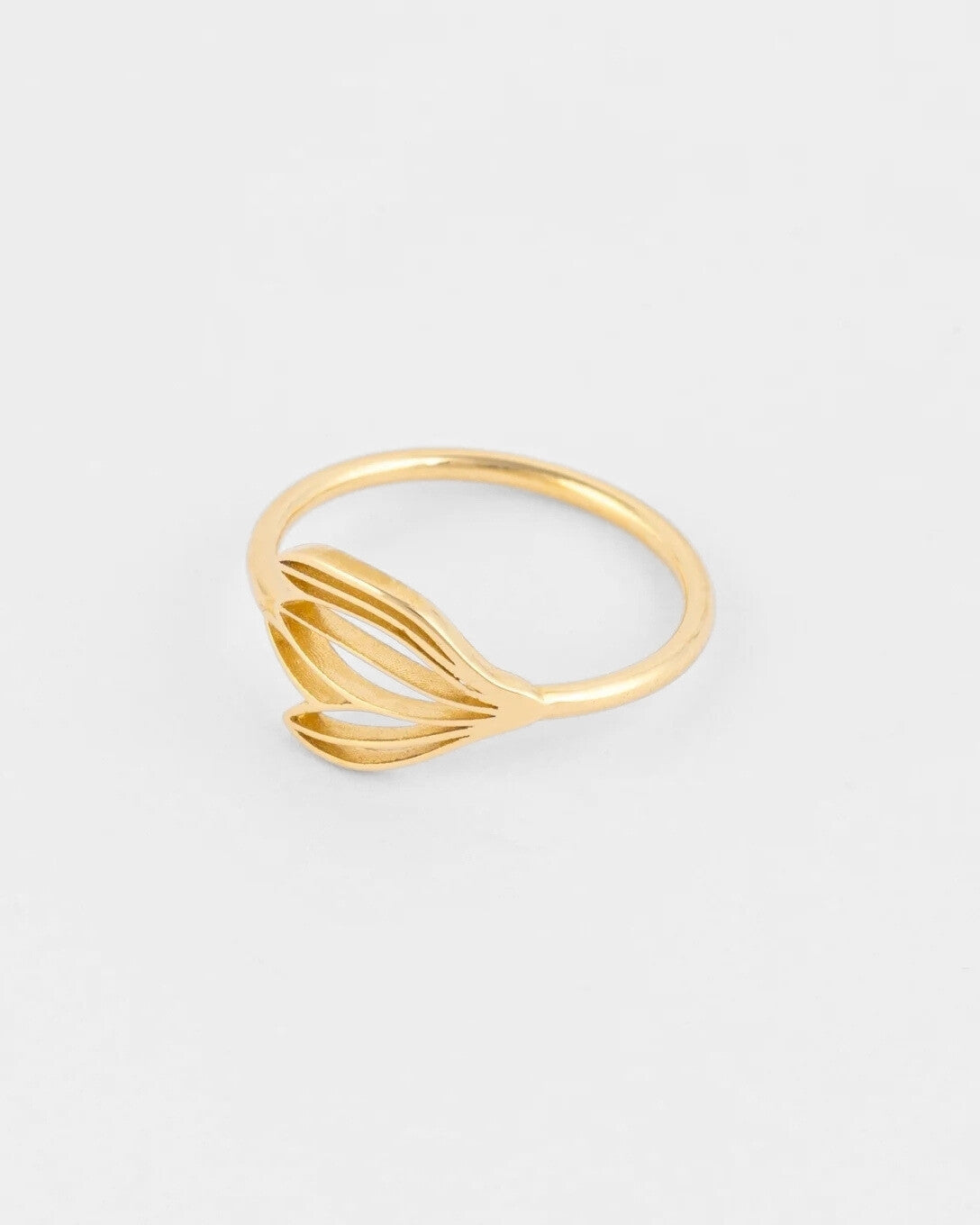 Yellow gold magnolia ring | Abulil